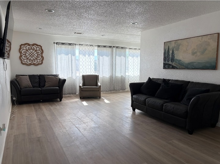 Hesperia Haven: Cozy 3-bed Near College & Shops - Apple Valley, CA