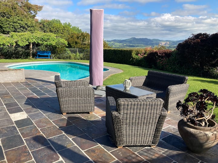 Splash Down At Mercer Heights- Late Check Out - Pōkeno