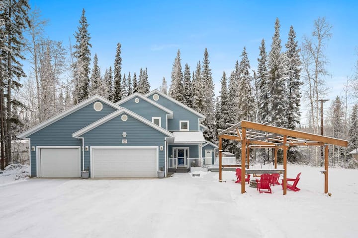 New! 5b5b Lux Aurora Grand Retreat W/ 2king Suites - Fairbanks, AK
