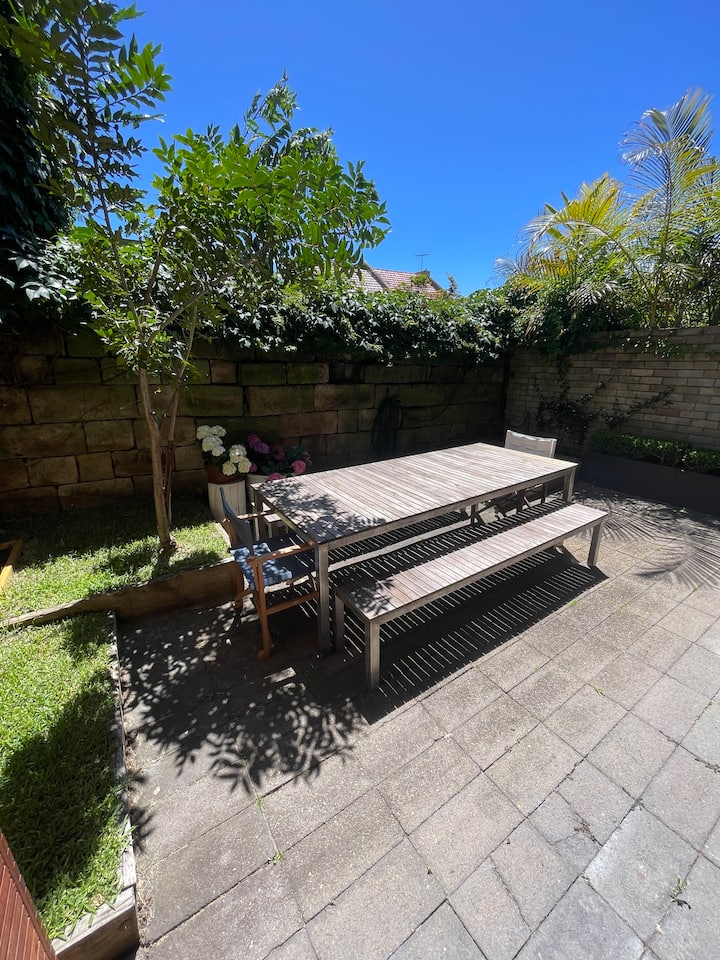 The Paddo Hut - North Sydney