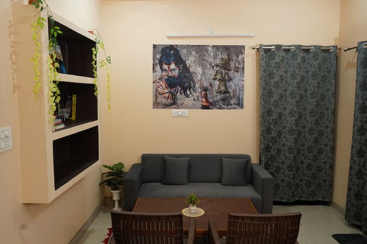 Blenzo Hideaway Kashi | 1bhk Near Banaras Station - Varanasi