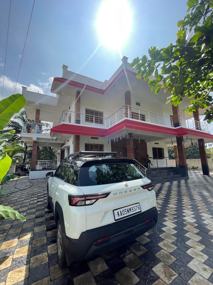 Charming Villa Facing Lush Rice Farm With Stunning - Ankola