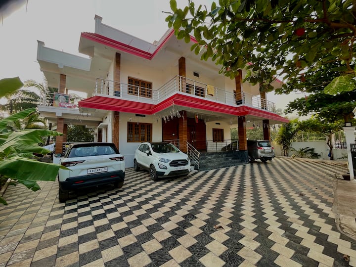 Charming Villa Facing Lush Rice Farm With Stunning - Ankola