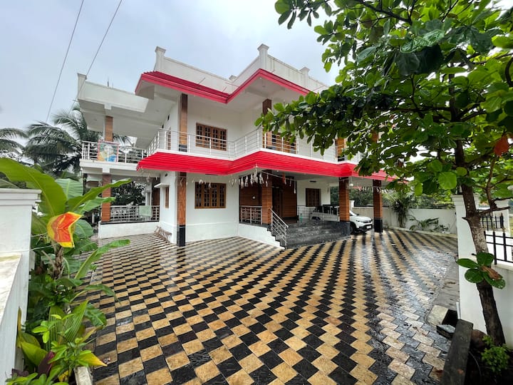 Charming Villa Facing Lush Rice Farm With Stunning - Ankola