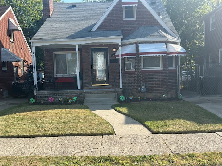 “Professional & Family Friendly | Luxury Home” - 底特律