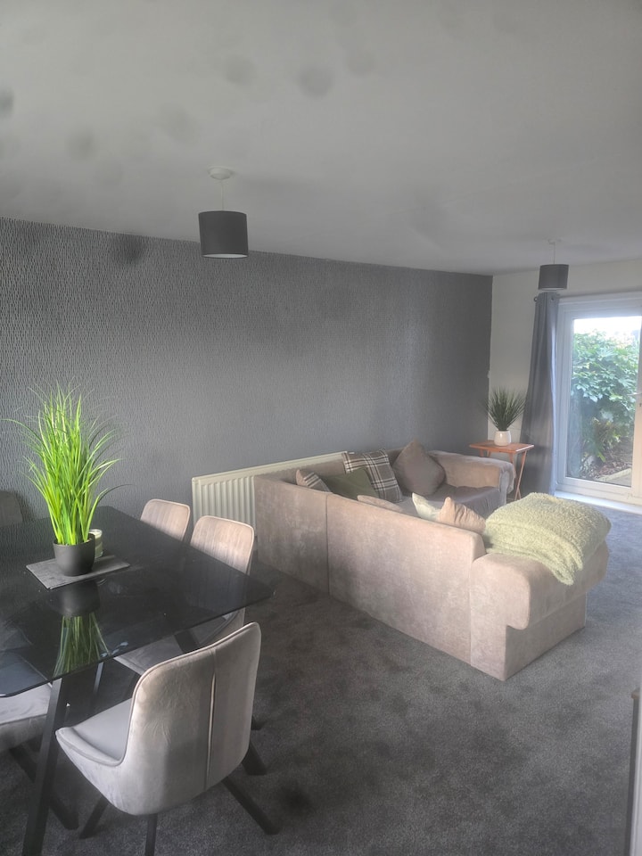 Put Your Feet Up And Relax - Leeds