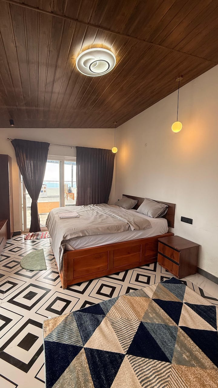 First Floor- 2 With Bathtub And Balcony - Kodaikanal