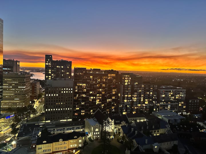 Luxury 1br With Breathtaking Sunset Views - North Sydney