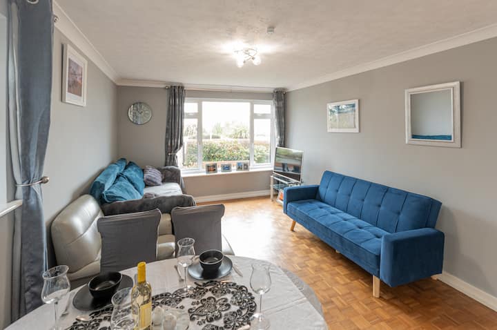 Seaside Escape | 2-bedroom Flat Eastbeach Sleeps 4 - Southend-on-Sea