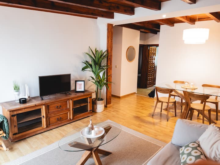 Encanto De Cuenca Junto Al Huécar Y El Salvador - Cuenca, España