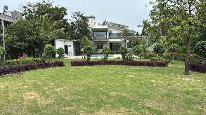 Dreamy Villa Next To The Dumas Beach - Surat