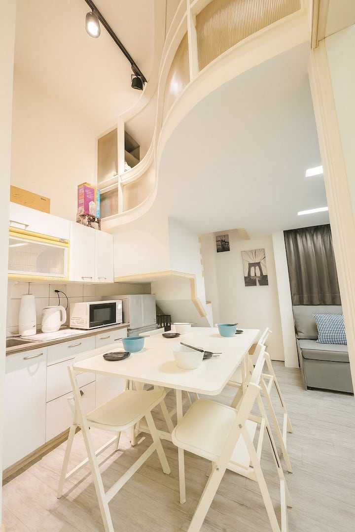 Taipei Ximen Loft 西門町時尚樓中樓 台北車站 美食街 情侶旅遊 家人朋友旅遊首選 - Taipei