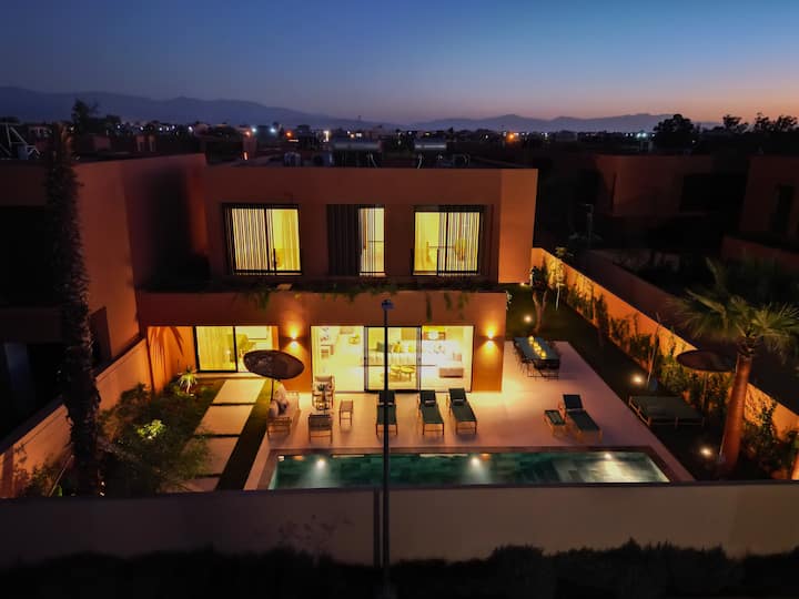 300m² Secure Private Villa With A 11m Heated Pool - Marruecos