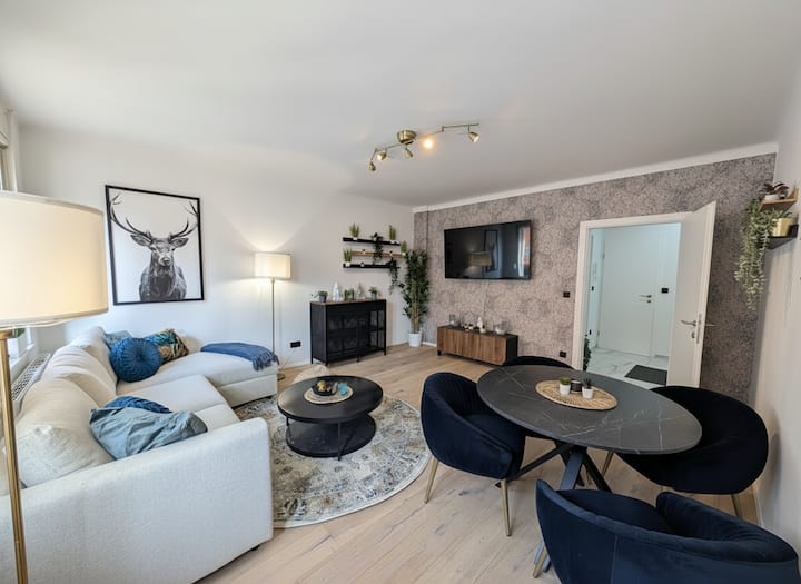 Zentrale, Stilvolle Stadtwohnung Mit Balkon - Graz