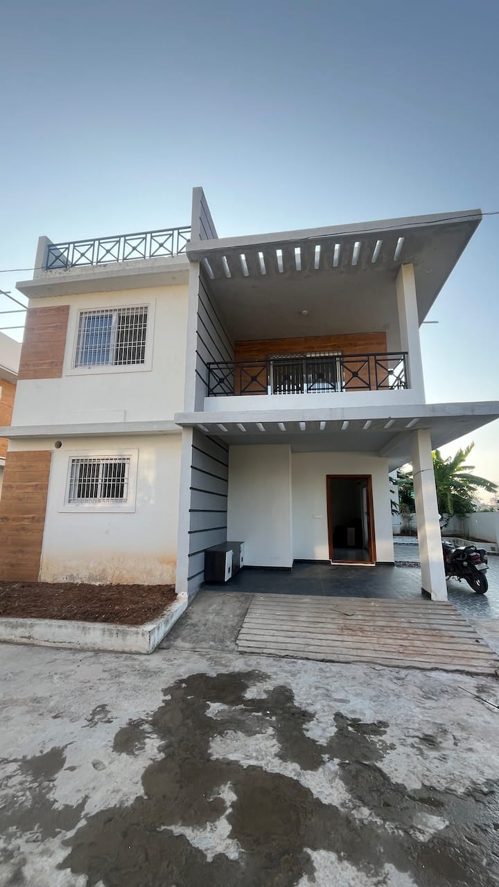 Villa Ananya Elegant 3bhk Surrounded By Greenfield - Puttaparthi