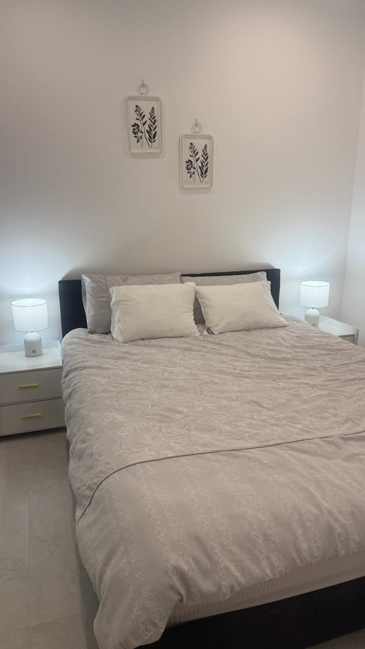 Comfortable Bedroom Ensuite - Liverpool