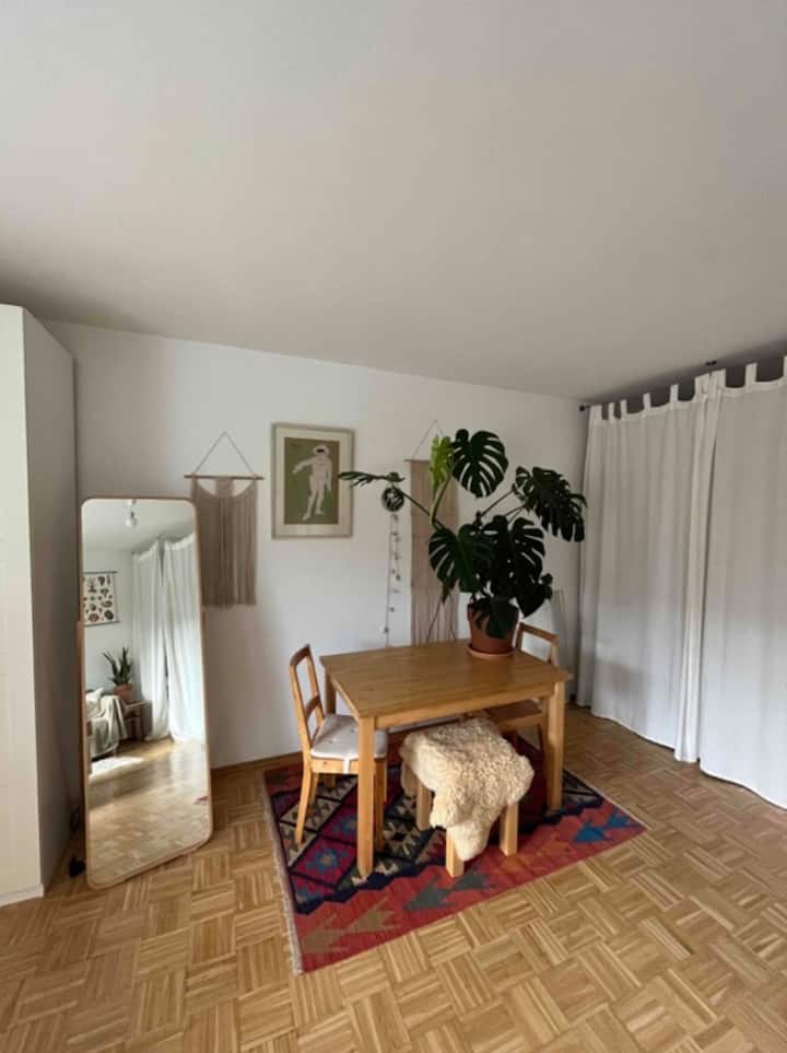 Bright & Quiet City Escape - Halstenbek