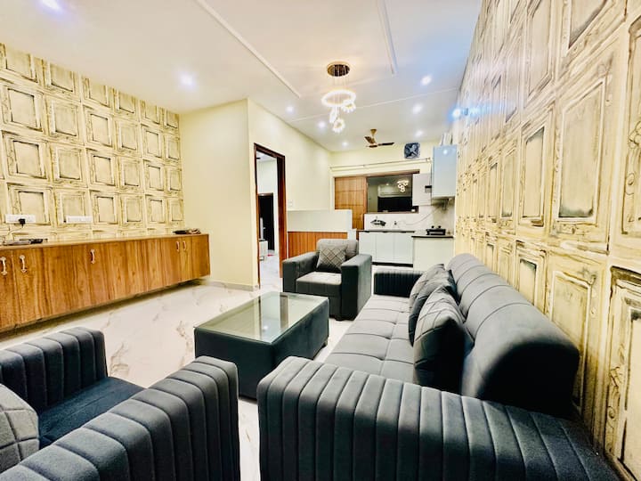 Families Only | Quiet Home | Close To Airport - Sahibzada Ajit Singh Nagar