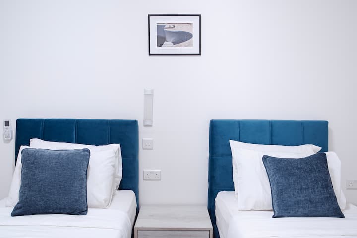 2br Apt Sleeps 6 W/ Balcony – Xemx Gżira - Malta