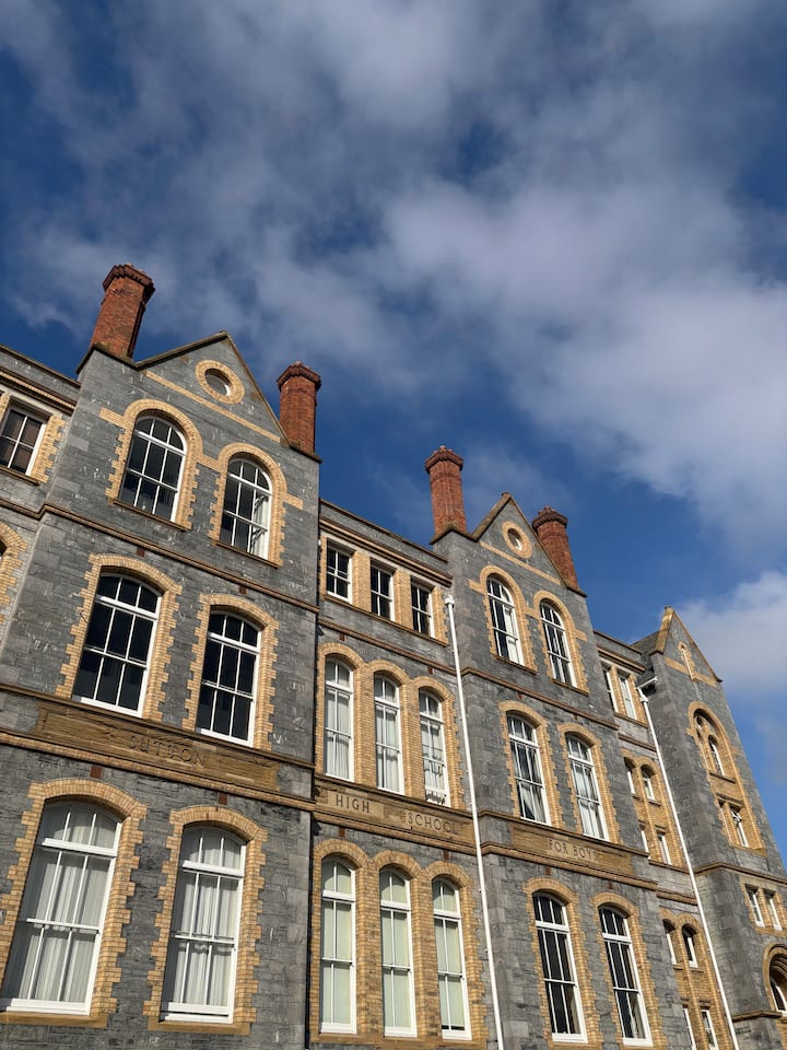 Sea View Penthouse Apartment & Free Parking - Plymouth