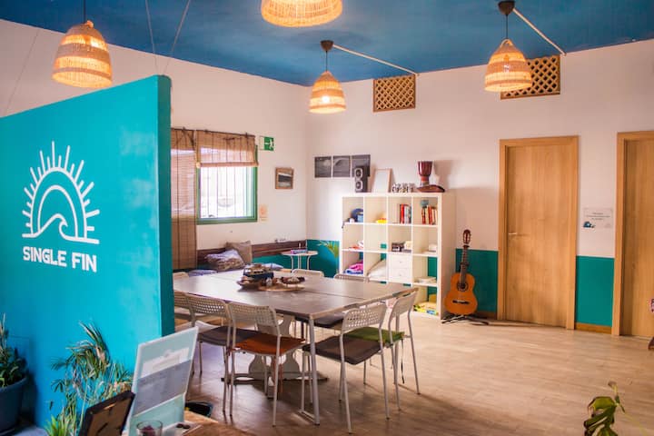 Cama En Habitacion Compartida De 4 Personas - Tenerife