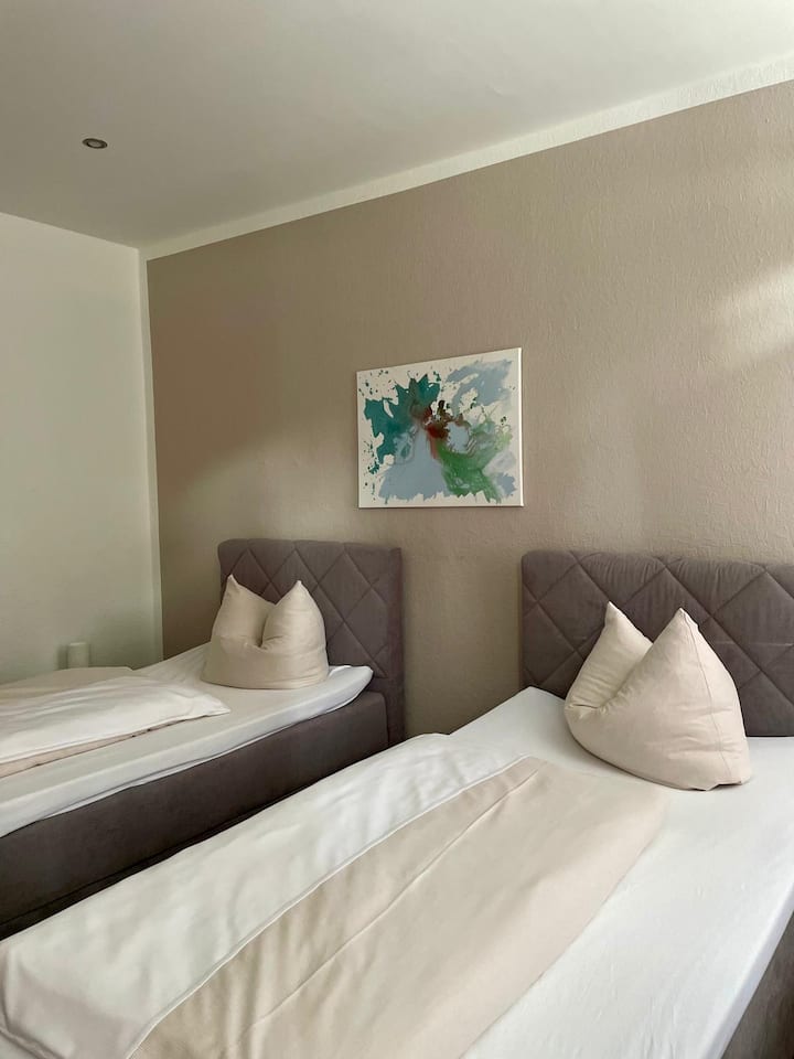 2 Zimmer Apartment, Küche + Bad, Ebenerdig Im Eg - Bad Abbach