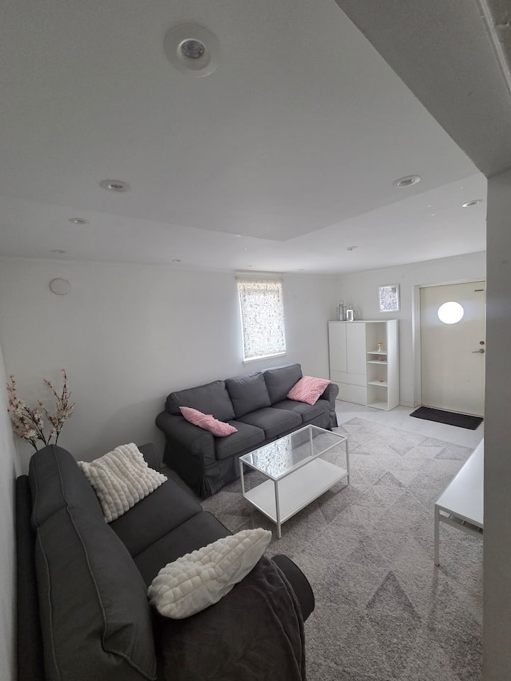 Bright Ground-floor Flat For 4 With Free Parking - Botkyrka