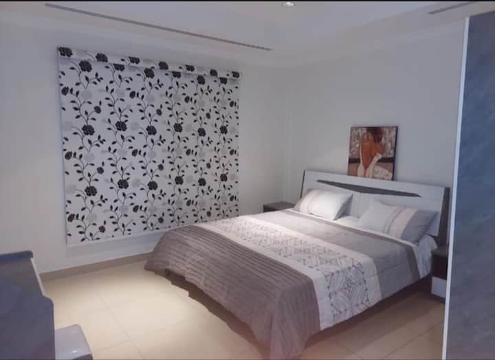 Have Fun With Luxurious Marina View Apartment - Catar