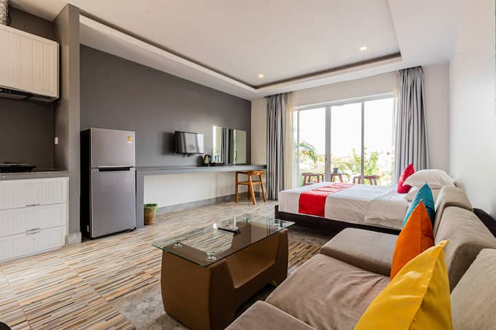 1 Bed Studio 55sqm - All Bills Inc- Pool & Jacuzzi - Cambodia