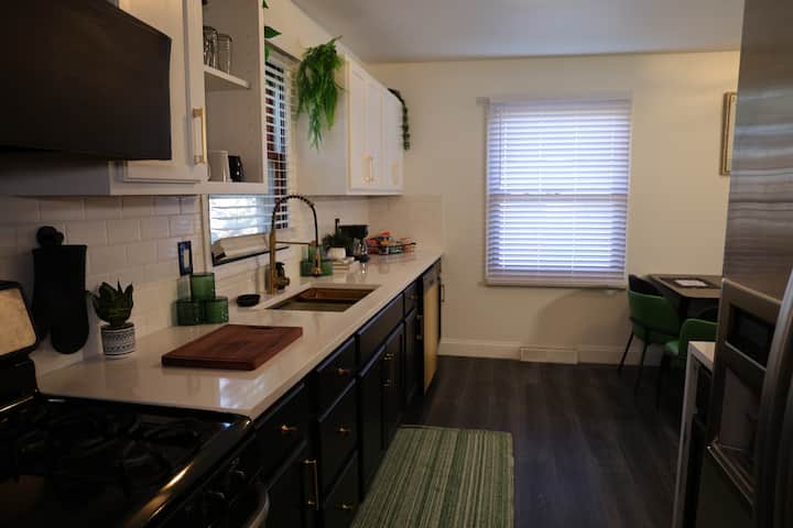 Spacious Group Home Near Hard Rock & Chicago - Merrillville, IN