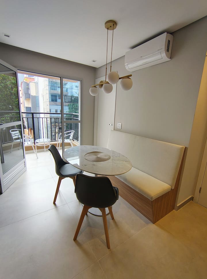Apartamento Mobiliado Com Varanda Em Pinheiros - Pinheiros