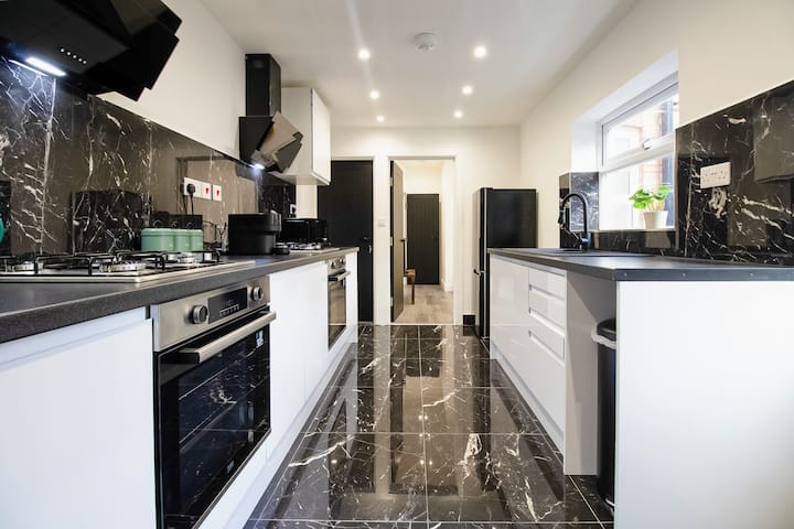 Modern Comfort • Family & Contractor Friendly - Bedford, Royaume-Uni