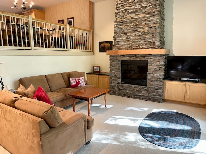 Spacious Stratton Townhouse Close To Mountain - Stratton, VT