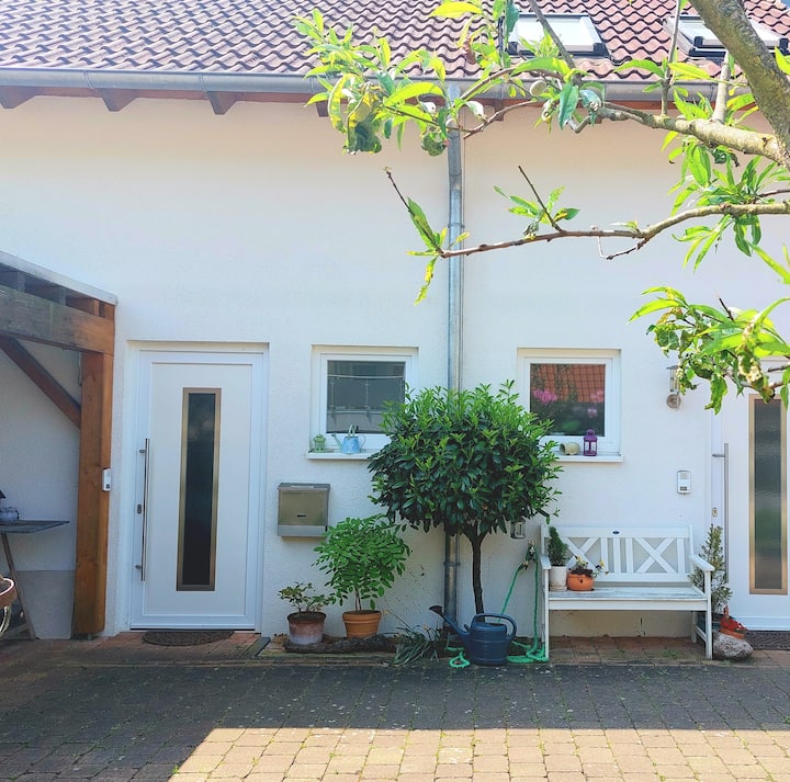 Gemütliche Ferienwohnung In Ruhiger Lage - Sachsenheim