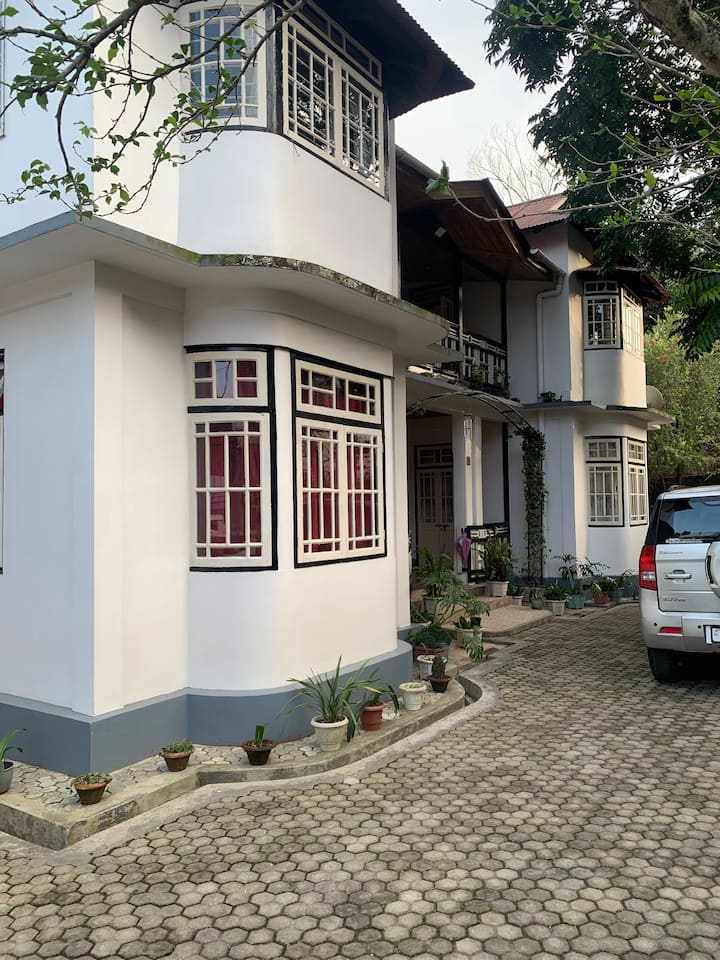 Homestay Surrounded By The Cool Gardens. - Shillong
