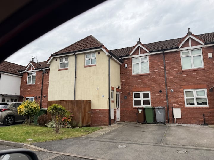 Lovely 3bed House In Quite Cul-de-sac With Parking - Liverpool