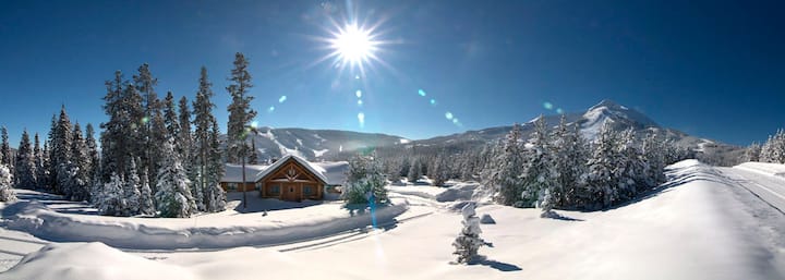 The Location! A Charming And Classic Retreat - Big Sky