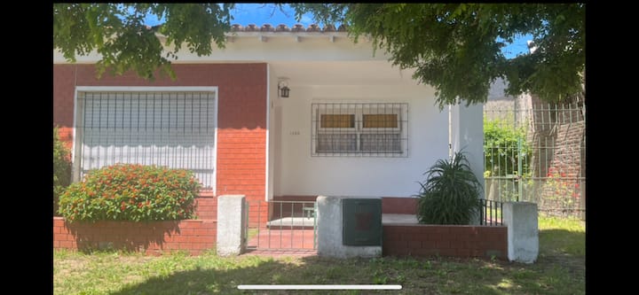 Casa Para 4 Con Fondo Y Parrila. Sin Mascotas - Miramar