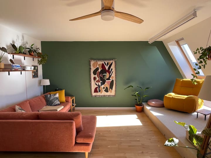 Cozy & Bright Attic Apartment - Berlino