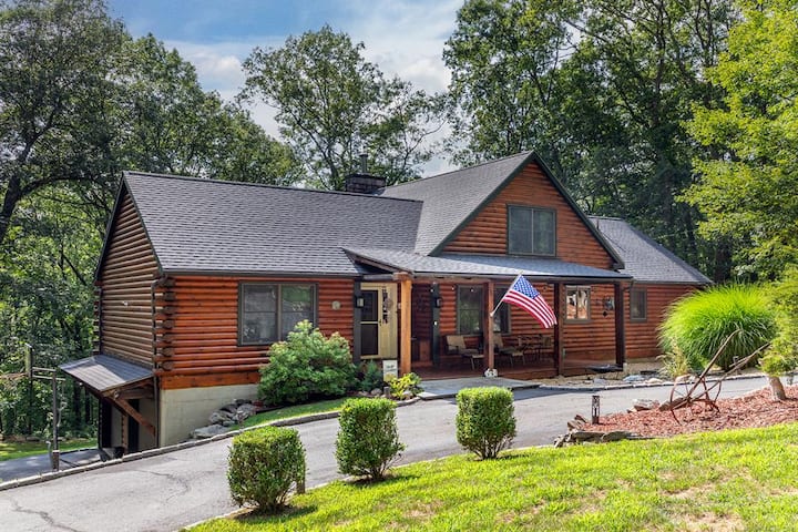 Cozy Candlewood Lake Cabin | Family+friend Retreat - Bethel, CT