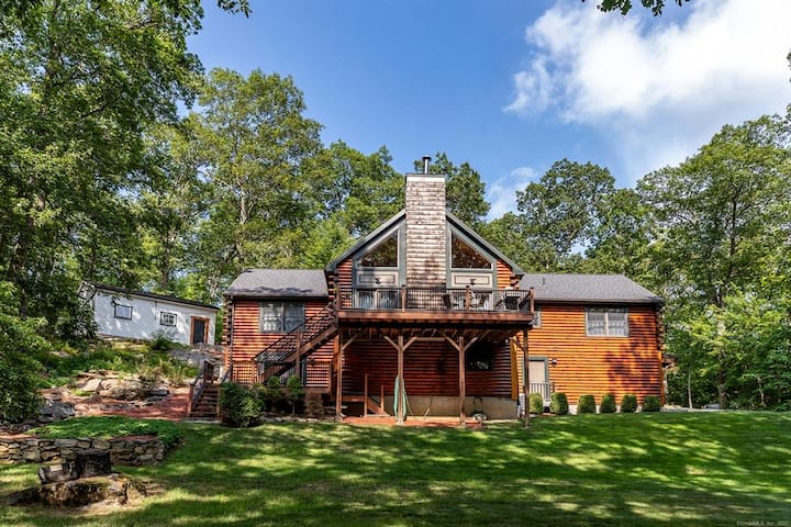 Cozy Candlewood Lake Cabin | Family+friend Retreat - Bethel, CT