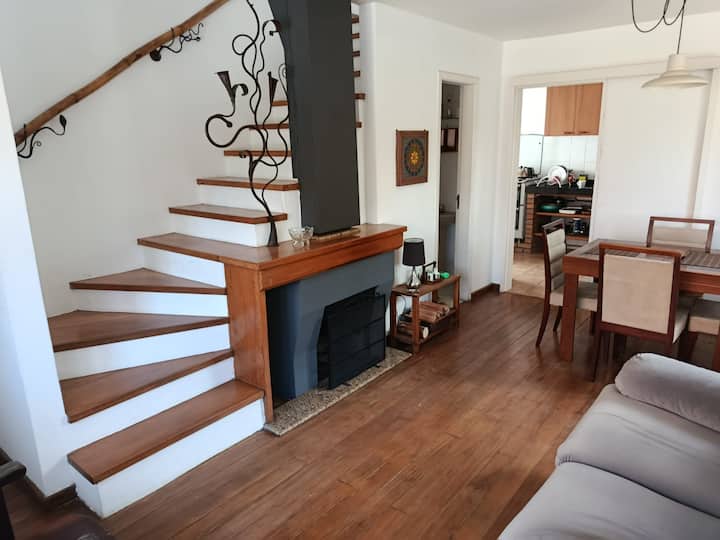 Casa Com Garagem - Ar Condicionado - Escritório - Pelotas