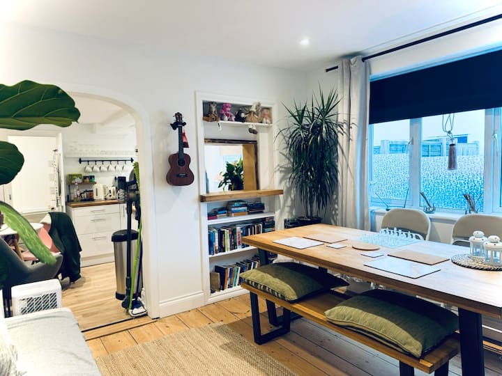 Home From Home In Surrey - Pet Friendly - Redhill