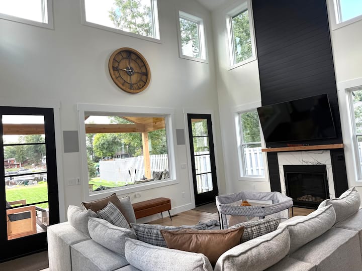 Lakefront Retreat In West Branch, On Lake Ogemaw - Prescott, MI