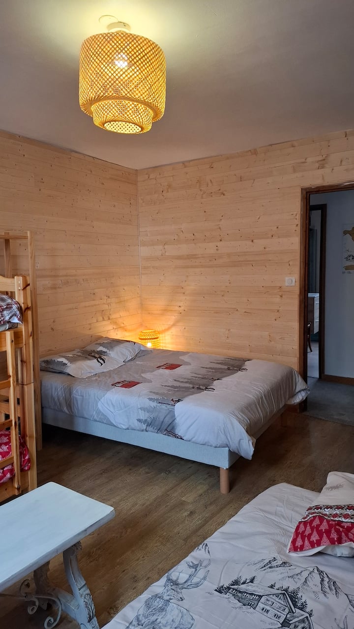 Chambre Chez L'habitant. De 2 à 7 Personnes. - Moutiers