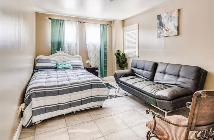 Cozy Getaway 2 Minutes From Downtown Rochester Ny - Greece, NY