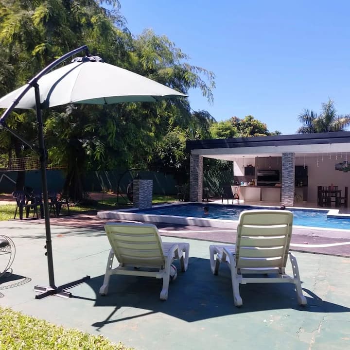 Elegante Casa Equipada Para Grupos - Itauguá