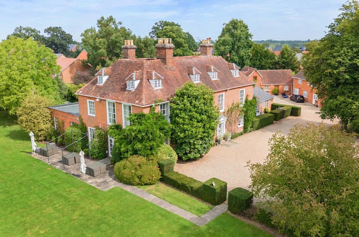 Fabulous Georgian House Close To Amenities - Basingstoke