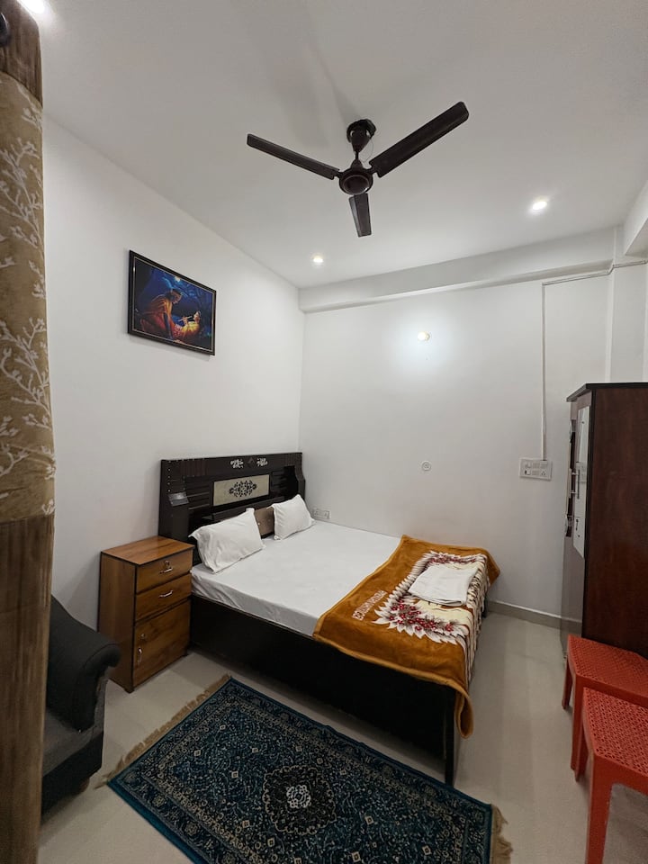 Independent Home In Vrindavan Near Prem Mandir - Vrindavan