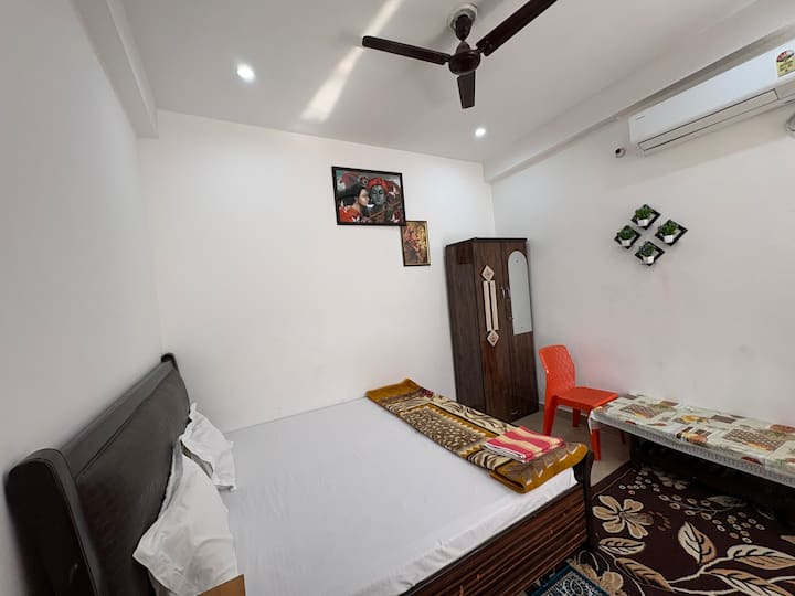 Independent Home In Vrindavan Near Prem Mandir - Vrindavan